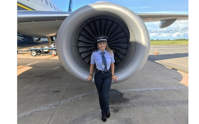Mulheres pilotos de avião fazem sucesso com fotos sensuais e de ...